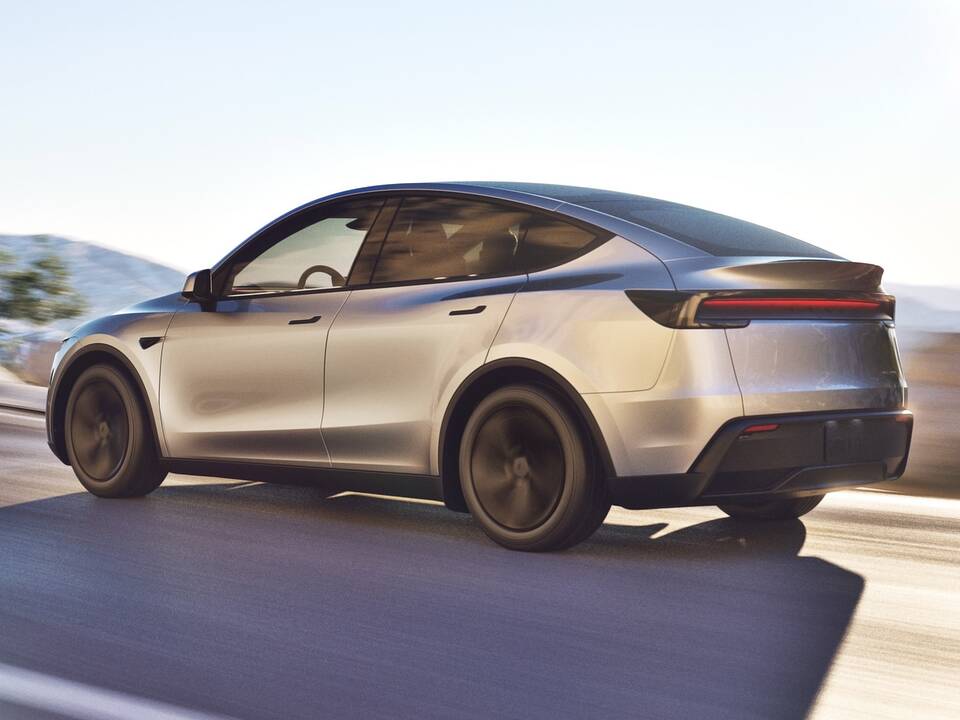 "Clumsiest launch ever" as Tesla's Model Y Juniper stumbles out of the ...