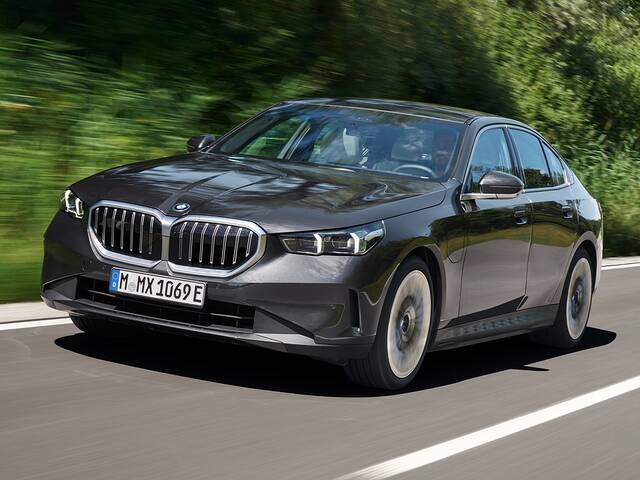 2025 BMW 5 Series Review, Ranking, Versions & Pricing | MotorDonkey