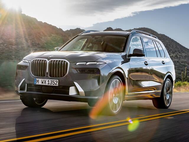 Best Luxury SUVs of 2025 | MotorDonkey