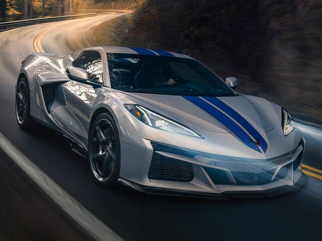2025 Chevrolet Corvette E-Ray Review, Versions & Pricing | MotorDonkey
