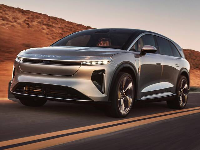 Top-Rated Electric Cars of 2025: Expert Rankings by Segment | MotorDonkey