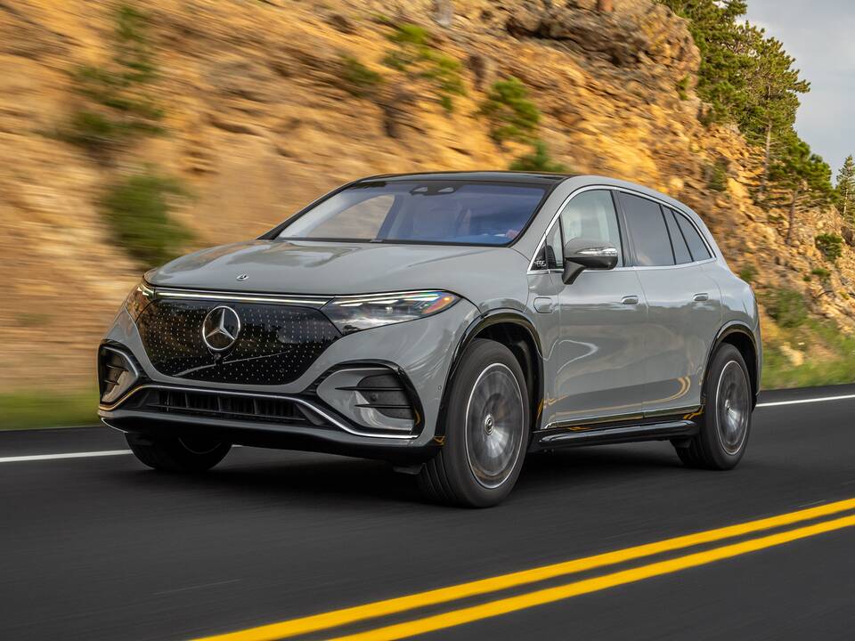 View Photos of the 2024 Mercedes-Benz EQS SUV | MotorDonkey