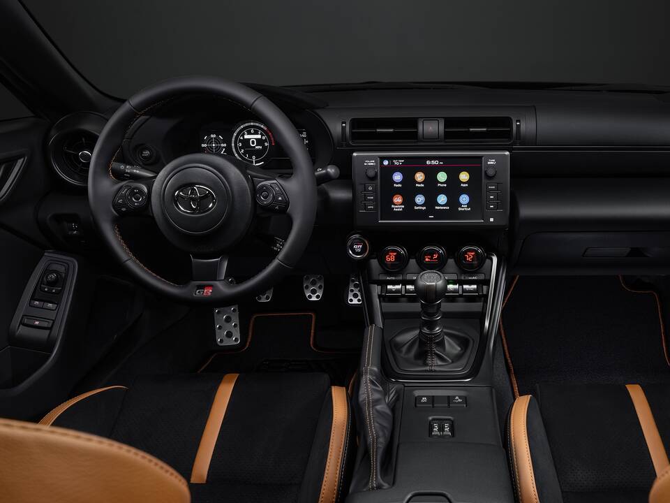 View Photos of the 2025 Toyota GR86 | MotorDonkey