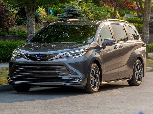 Top-Rated Minivans of 2025: Expert Rankings by Segment | MotorDonkey